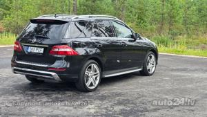 Melns Mercedes-Benz M-Class 2013 Tallina, ar dzinēja tilpumu 3.00 L un nobraukumu 335 tūkst. km par 16200 €, foto 4 vietnē AUTOMOTO.COM.LV