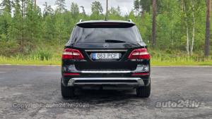 Melns Mercedes-Benz M-Class 2013 Tallina, ar dzinēja tilpumu 3.00 L un nobraukumu 335 tūkst. km par 16200 €, foto 5 vietnē AUTOMOTO.COM.LV