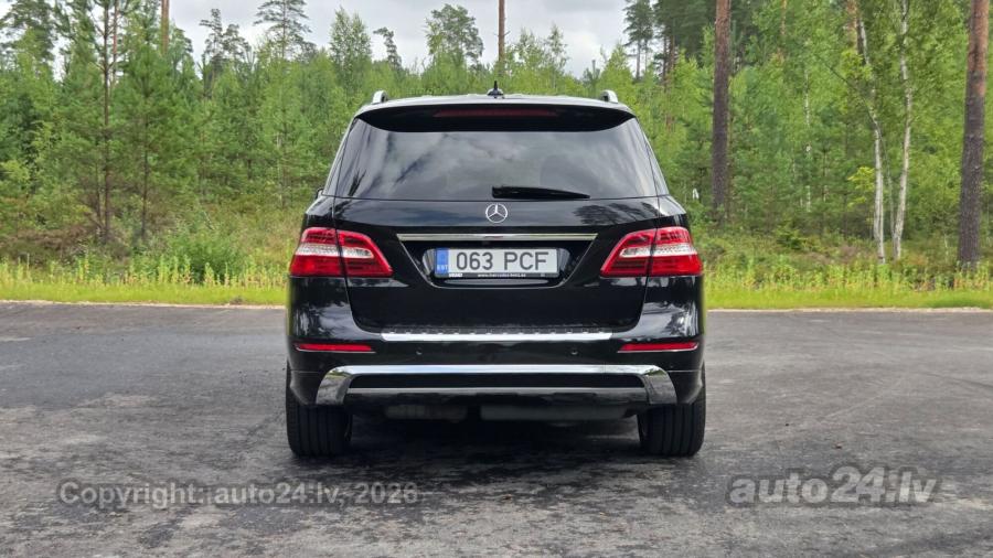 Melns Mercedes-Benz M-Class 2013 Tallina, ar dzinēja tilpumu 3.00 L un nobraukumu 335 tūkst. km par 16200 €, foto 5 vietnē AUTOMOTO.COM.LV