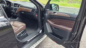 Melns Mercedes-Benz M-Class 2013 Tallina, ar dzinēja tilpumu 3.00 L un nobraukumu 335 tūkst. km par 16200 €, foto 10 vietnē AUTOMOTO.COM.LV