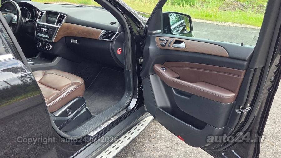 Melns Mercedes-Benz M-Class 2013 Tallina, ar dzinēja tilpumu 3.00 L un nobraukumu 335 tūkst. km par 16200 €, foto 10 vietnē AUTOMOTO.COM.LV