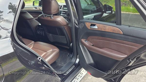 Mercedes-Benz M-Class 2013 Tallina vietnÄ Melns Mercedes-Benz M-Class 2013 Tallina, ar dzinÄja tilpumu 3.00 L un nobraukumu 335 tÅ«kst. km par 16200 ā¬, foto 11 vietnÄ AUTOMOTO.COM.LV