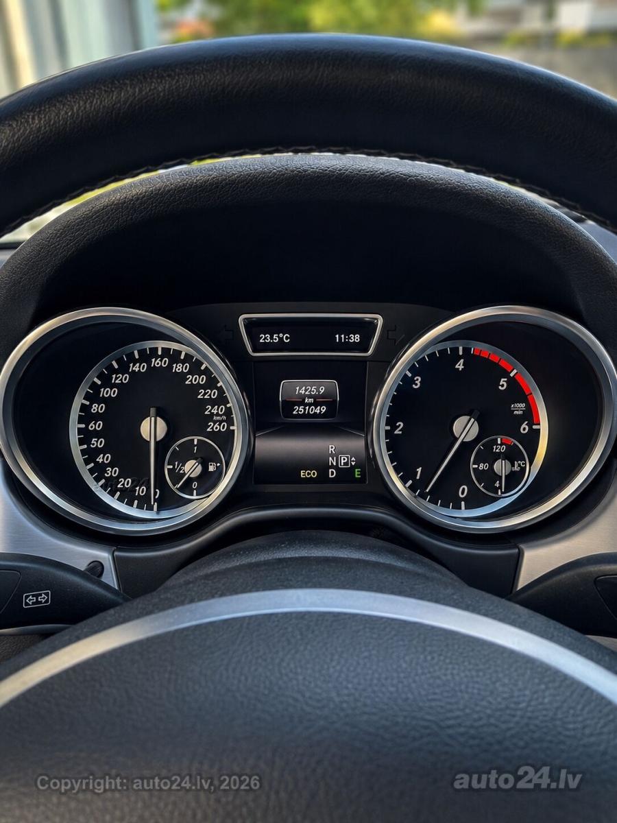Black Mercedes-Benz M-Class 2014 in Jurmala, with an engine capacity of 2.20 L and mileage of 251 thousand km for 15500 €, photo 8 on AUTOMOTO.COM.LV