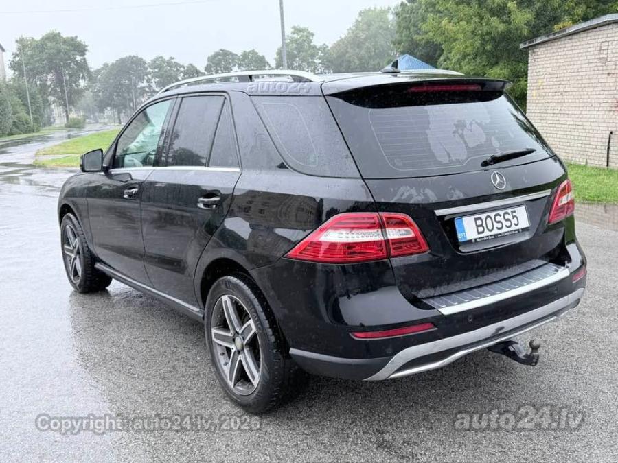 Melns Mercedes-Benz M-Class 2014 Jehvi, ar dzinēja tilpumu 3.00 L un nobraukumu 303 tūkst. km par 15000 €, foto 4 vietnē AUTOMOTO.COM.LV