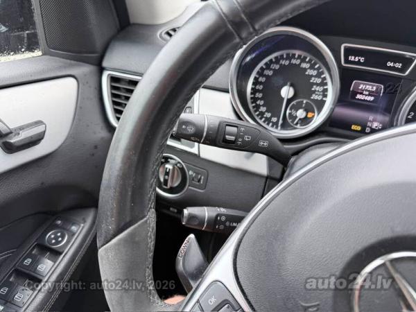 Black Mercedes-Benz M-Class 2014 in Johvi, with an engine capacity of 3.00 L and mileage of 303 thousand km for 15000 €, photo 7 on AUTOMOTO.COM.LV