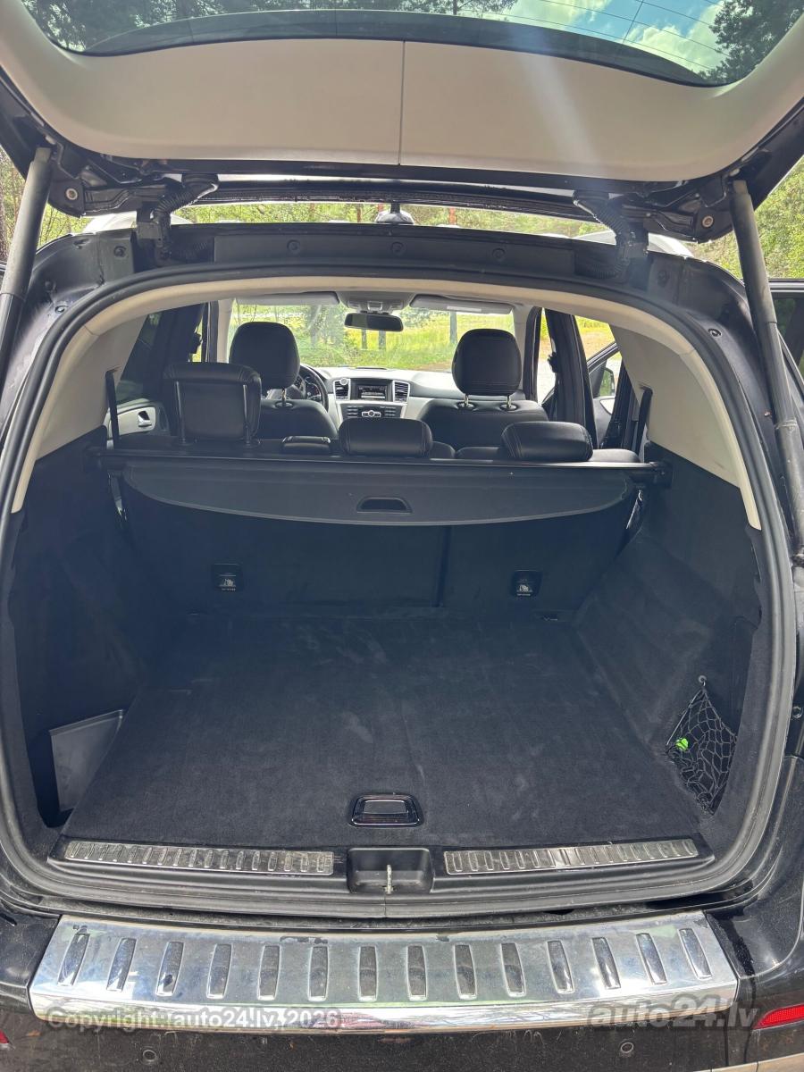 Melns Mercedes-Benz M-Class 2015 Tallina, ar dzinēja tilpumu 3.50 L un nobraukumu 130 tūkst. km par 16000 €, foto 9 vietnē AUTOMOTO.COM.LV