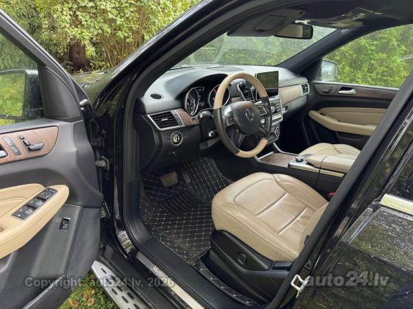 Black Mercedes-Benz M-Class 2015 in Tallinn, with an engine capacity of 3.00 L and mileage of 238 thousand km for 18900 €, photo 4 on AUTOMOTO.COM.LV