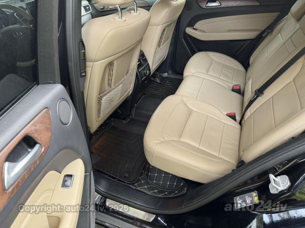 Black Mercedes-Benz M-Class 2015 in Tallinn, with an engine capacity of 3.00 L and mileage of 238 thousand km for 18900 €, photo 5 on AUTOMOTO.COM.LV