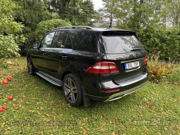 Black Mercedes-Benz M-Class 2015 in Tallinn, with an engine capacity of 3.00 L and mileage of 238 thousand km for 18900 €, photo 8 on AUTOMOTO.COM.LV