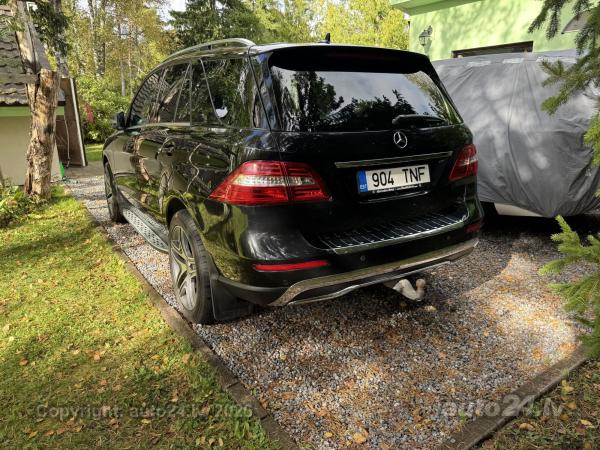 Black Mercedes-Benz M-Class 2015 in Tallinn, with an engine capacity of 3.00 L and mileage of 238 thousand km for 18900 €, photo 9 on AUTOMOTO.COM.LV