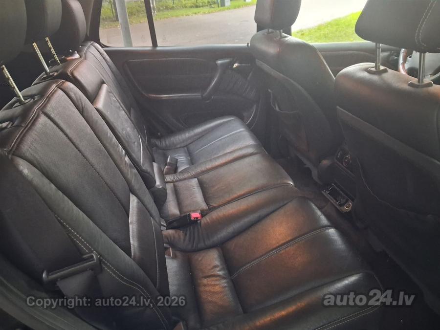 Melns Mercedes-Benz M-Class 2003 Tallina, ar dzinēja tilpumu 2.70 L un nobraukumu 400 tūkst. km par 4290 €, foto 9 vietnē AUTOMOTO.COM.LV