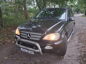 Melns Mercedes-Benz M-Class 2003 Tallina, ar dzinēja tilpumu 2.70 L un nobraukumu 400 tūkst. km par 4290 €, foto 10 vietnē AUTOMOTO.COM.LV