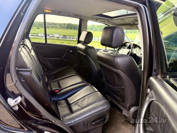 Melns Mercedes-Benz M-Class 2006 Tallina, ar dzinēja tilpumu 5.40 L un nobraukumu 211 tūkst. km par 7999 €, foto 10 vietnē AUTOMOTO.COM.LV