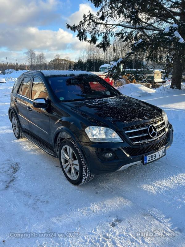 Melns Mercedes-Benz M-Class 2009 Narva, ar dzinēja tilpumu 4.00 L un nobraukumu 275 tūkst. km par 6500 €, foto 1 vietnē AUTOMOTO.COM.LV