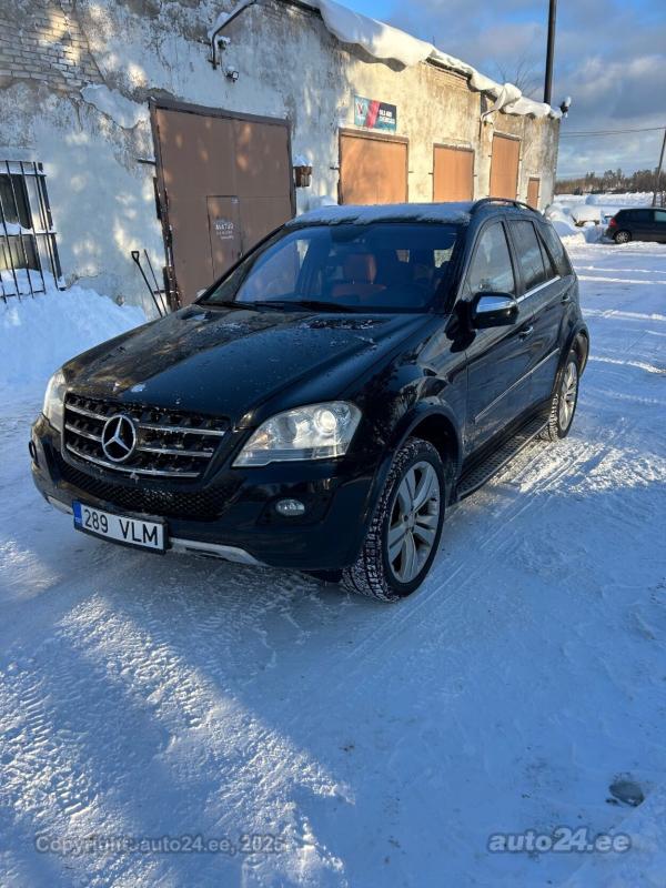 Melns Mercedes-Benz M-Class 2009 Narva, ar dzinēja tilpumu 4.00 L un nobraukumu 275 tūkst. km par 6500 €, foto 3 vietnē AUTOMOTO.COM.LV