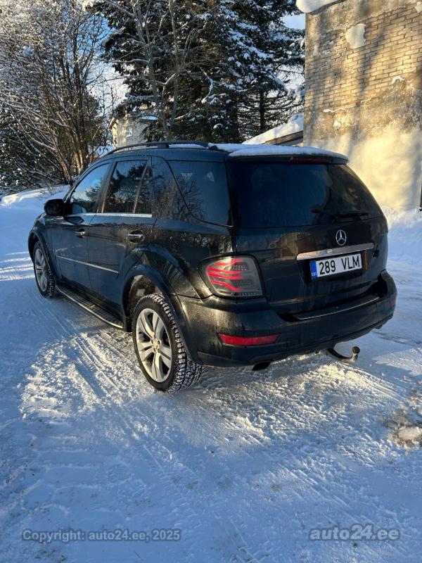 Melns Mercedes-Benz M-Class 2009 Narva, ar dzinēja tilpumu 4.00 L un nobraukumu 275 tūkst. km par 6500 €, foto 4 vietnē AUTOMOTO.COM.LV