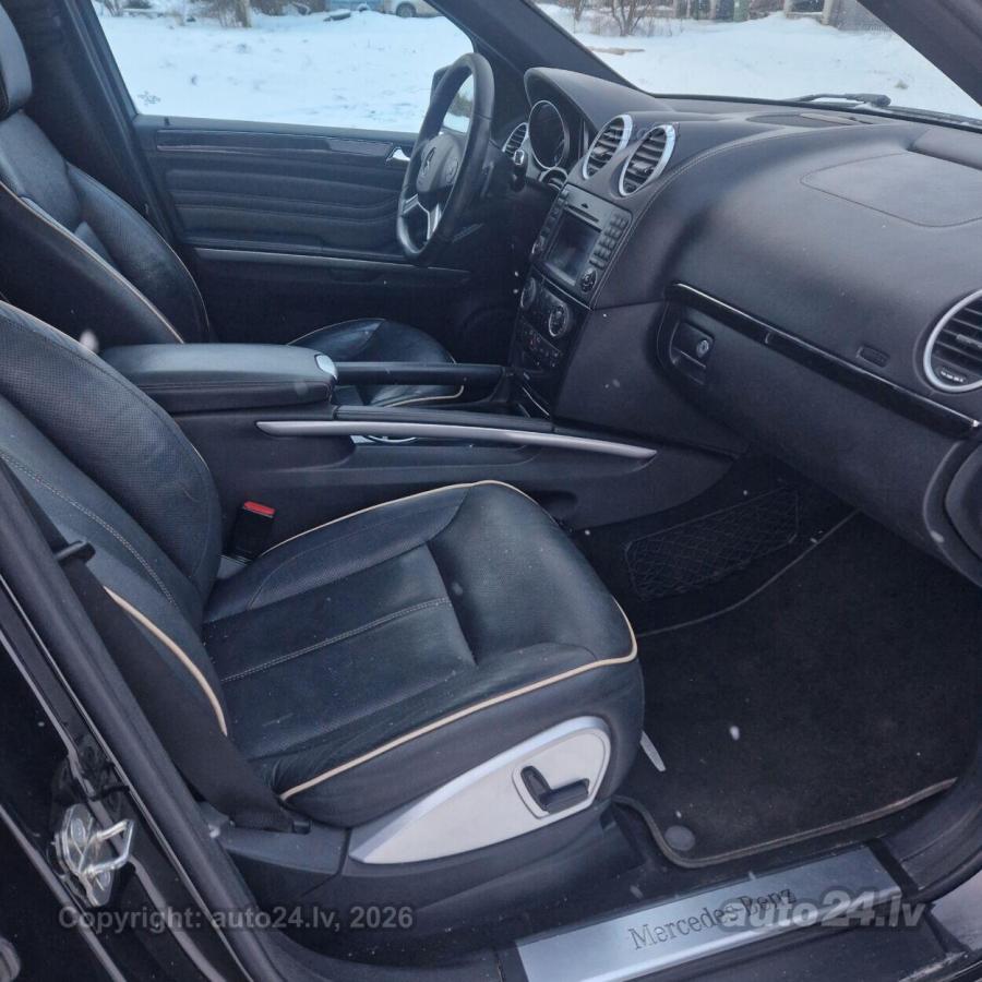 Melns Mercedes-Benz M-Class 2010 Tartu, ar dzinēja tilpumu 3.00 L un nobraukumu 279 tūkst. km par 5990 €, foto 8 vietnē AUTOMOTO.COM.LV