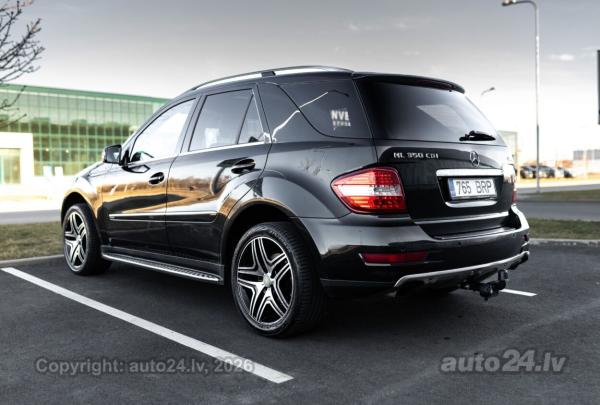 Melns Mercedes-Benz M-Class 2010 Tallina, ar dzinēja tilpumu 3.00 L un nobraukumu 268 tūkst. km par 8490 €, foto 4 vietnē AUTOMOTO.COM.LV