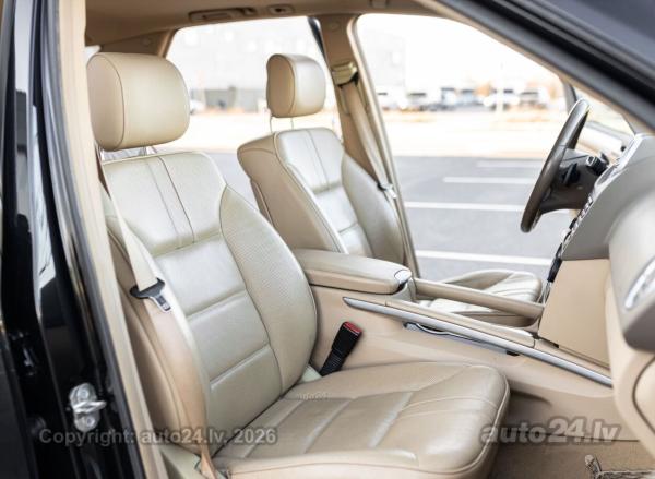 Black Mercedes-Benz M-Class 2010 in Tallinn, with an engine capacity of 3.00 L and mileage of 268 thousand km for 8490 €, photo 11 on AUTOMOTO.COM.LV