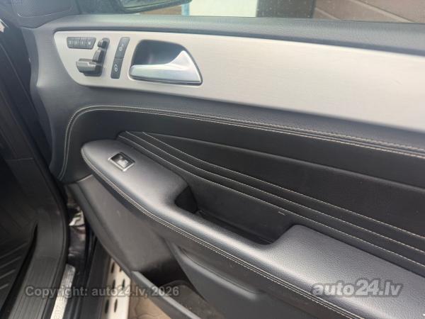 Melns Mercedes-Benz M-Class 2011 Veru, ar dzinēja tilpumu 0.00 L un nobraukumu 329 tūkst. km par 6450 €, foto 8 vietnē AUTOMOTO.COM.LV