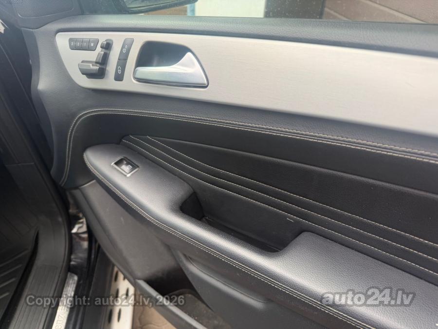 Black Mercedes-Benz M-Class 2011 in Voru, with an engine capacity of 0.00 L and mileage of 329 thousand km for 6450 €, photo 9 on AUTOMOTO.COM.LV