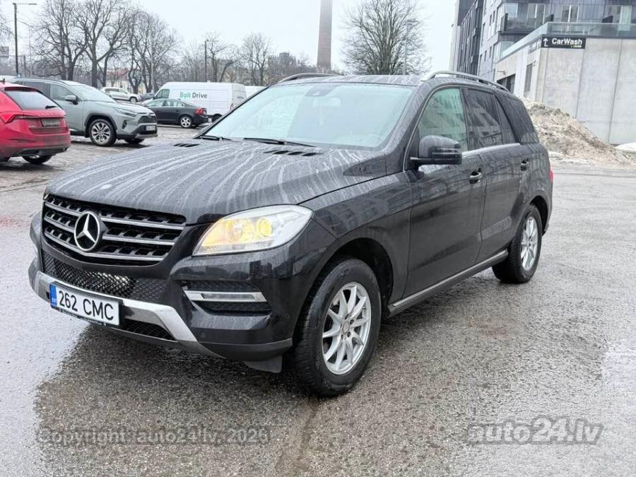 Black Mercedes-Benz M-Class 2014 in Johvi, with an engine capacity of 3.00 L and mileage of 290 thousand km for 15000 €, photo 2 on AUTOMOTO.COM.LV