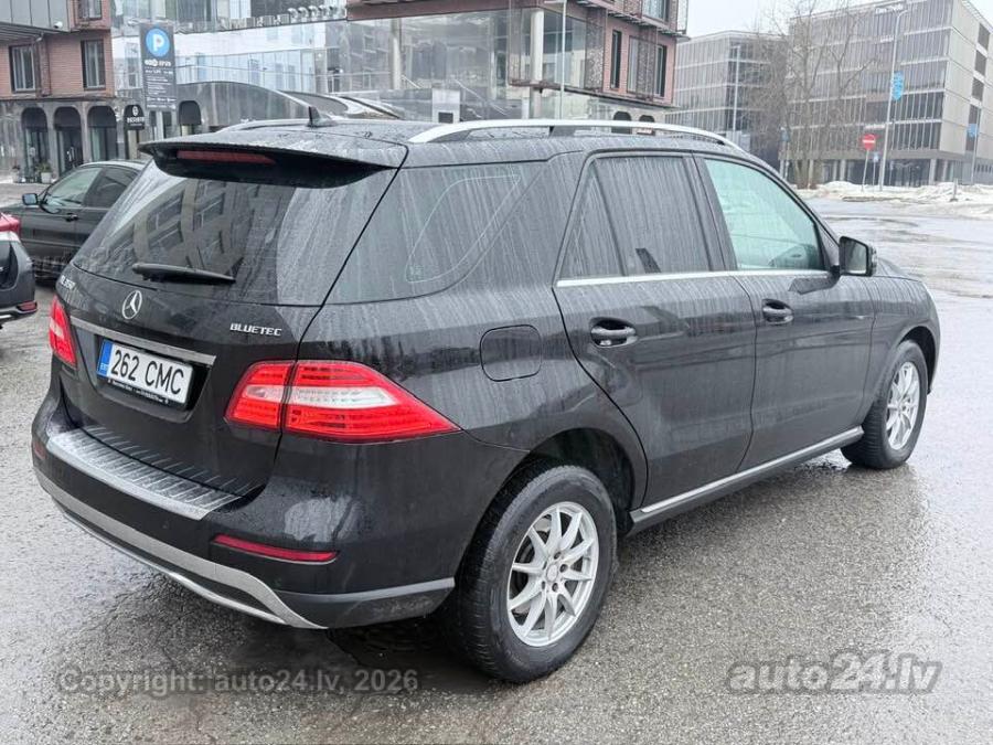 Black Mercedes-Benz M-Class 2014 in Johvi, with an engine capacity of 3.00 L and mileage of 290 thousand km for 15000 €, photo 4 on AUTOMOTO.COM.LV