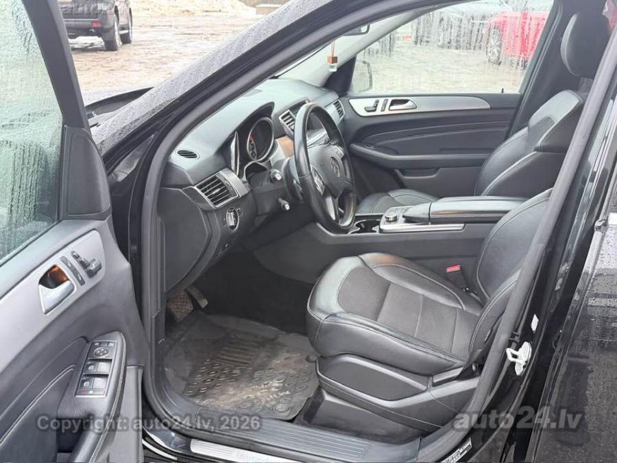 Black Mercedes-Benz M-Class 2014 in Johvi, with an engine capacity of 3.00 L and mileage of 290 thousand km for 15000 €, photo 5 on AUTOMOTO.COM.LV