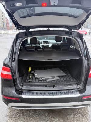 Black Mercedes-Benz M-Class 2014 in Johvi, with an engine capacity of 3.00 L and mileage of 290 thousand km for 15000 €, photo 9 on AUTOMOTO.COM.LV