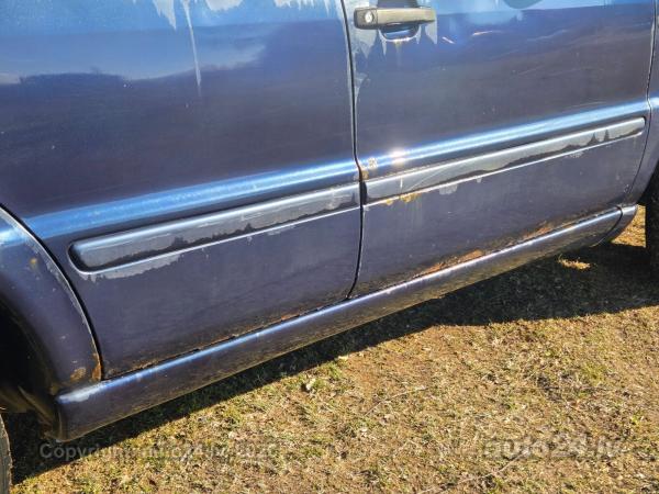 Zils Mercedes-Benz M-Class 2000 Tallina, ar dzinēja tilpumu 2.70 L un nobraukumu 420 tūkst. km par 2800 €, foto 5 vietnē AUTOMOTO.COM.LV