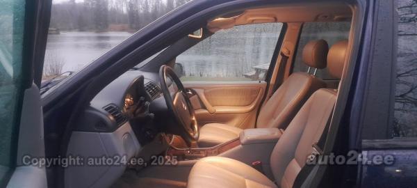 Zils Mercedes-Benz M-Class 2002 Tartu, ar dzinēja tilpumu 4.00 L un nobraukumu 322 tūkst. km par 6000 €, foto 11 vietnē AUTOMOTO.COM.LV