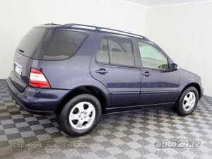 Zils Mercedes-Benz M-Class 2002 Tallina, ar dzinēja tilpumu 2.70 L un nobraukumu 293 tūkst. km par 2699 €, foto 3 vietnē AUTOMOTO.COM.LV