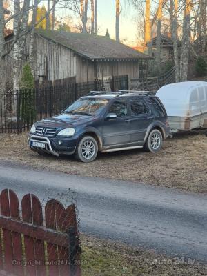Zils Mercedes-Benz M-Class 2003 Tallina, ar dzinēja tilpumu 4.00 L un nobraukumu 0 tūkst. km par 2500 €, foto 11 vietnē AUTOMOTO.COM.LV