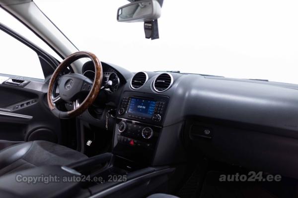 Zils Mercedes-Benz M-Class 2005 Tallina, ar dzinēja tilpumu 3.00 L un nobraukumu 221 tūkst. km par 3999 €, foto 11 vietnē AUTOMOTO.COM.LV