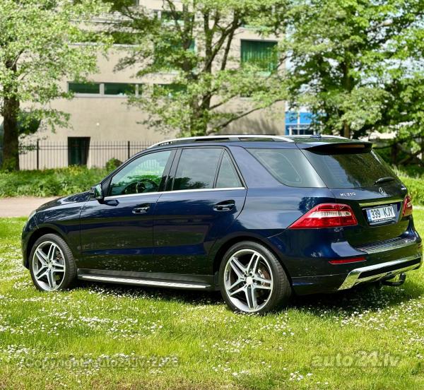 Zils Mercedes-Benz M-Class 2013 Tallina, ar dzinēja tilpumu 3.00 L un nobraukumu 314 tūkst. km par 19800 €, foto 3 vietnē AUTOMOTO.COM.LV