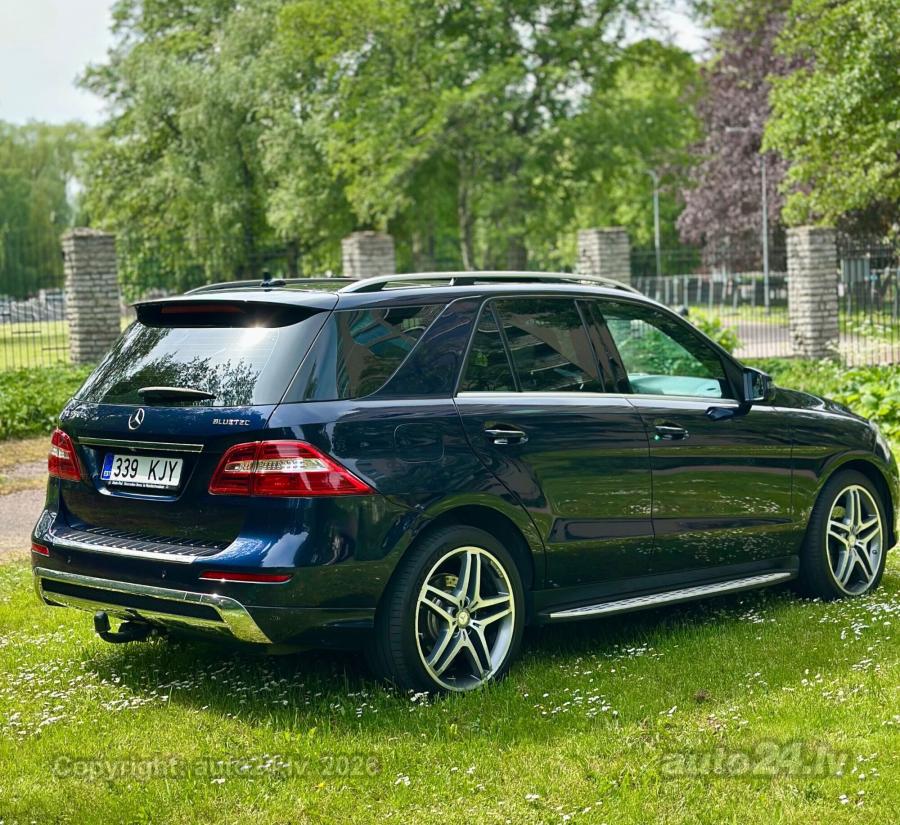 Zils Mercedes-Benz M-Class 2013 Tallina, ar dzinēja tilpumu 3.00 L un nobraukumu 314 tūkst. km par 19800 €, foto 5 vietnē AUTOMOTO.COM.LV