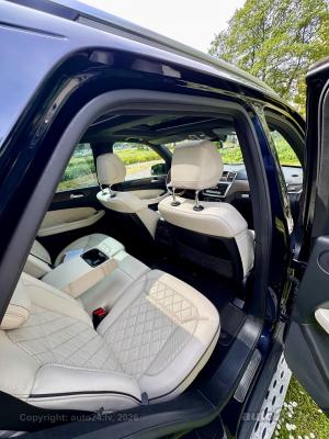 Zils Mercedes-Benz M-Class 2013 Tallina, ar dzinēja tilpumu 3.00 L un nobraukumu 314 tūkst. km par 19800 €, foto 7 vietnē AUTOMOTO.COM.LV