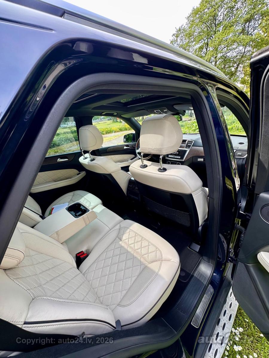 Zils Mercedes-Benz M-Class 2013 Tallina, ar dzinēja tilpumu 3.00 L un nobraukumu 314 tūkst. km par 19800 €, foto 7 vietnē AUTOMOTO.COM.LV