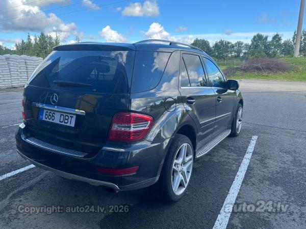 Brūns Mercedes-Benz M-Class 2010 Tallina, ar dzinēja tilpumu 3.00 L un nobraukumu 310 tūkst. km par 7500 €, foto 3 vietnē AUTOMOTO.COM.LV