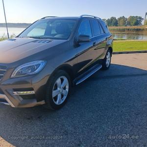 Brown Mercedes-Benz M-Class 2014 in Tallinn, with an engine capacity of 3.00 L and mileage of 206 thousand km for 17000 €, photo 3 on AUTOMOTO.COM.LV