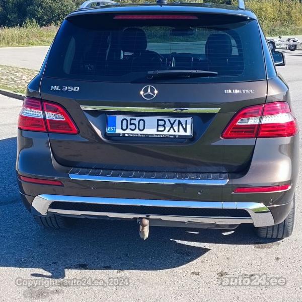 Brūns Mercedes-Benz M-Class 2014 Tallina, ar dzinēja tilpumu 3.00 L un nobraukumu 206 tūkst. km par 17000 €, foto 5 vietnē AUTOMOTO.COM.LV