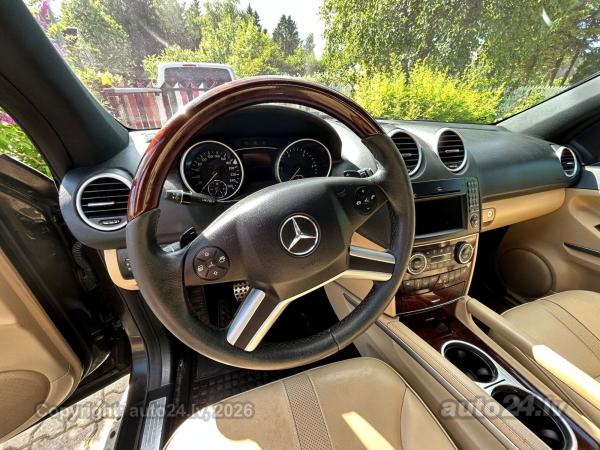 Brūns Mercedes-Benz M-Class 2008 Rapla, ar dzinēja tilpumu 3.00 L un nobraukumu 321 tūkst. km par 7500 €, foto 4 vietnē AUTOMOTO.COM.LV