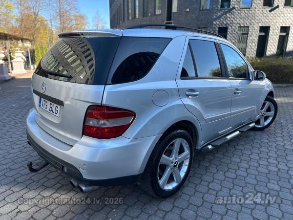 Pelēks Mercedes-Benz M-Class 2005 Tallina, ar dzinēja tilpumu 3.00 L un nobraukumu 315 tūkst. km par 4599 €, foto 4 vietnē AUTOMOTO.COM.LV