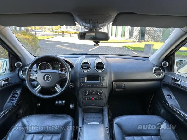 Pelēks Mercedes-Benz M-Class 2005 Tallina, ar dzinēja tilpumu 3.00 L un nobraukumu 315 tūkst. km par 4599 €, foto 8 vietnē AUTOMOTO.COM.LV