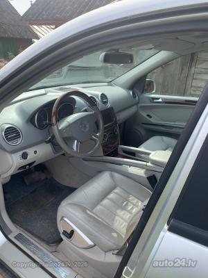 Pelēks Mercedes-Benz M-Class 2005 Tallina, ar dzinēja tilpumu 3.00 L un nobraukumu 261 tūkst. km par 5300 €, foto 4 vietnē AUTOMOTO.COM.LV