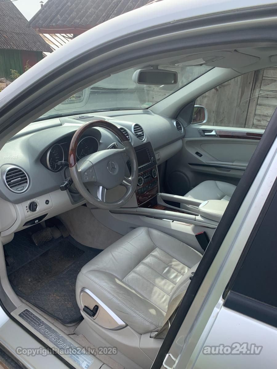 Pelēks Mercedes-Benz M-Class 2005 Tallina, ar dzinēja tilpumu 3.00 L un nobraukumu 261 tūkst. km par 5300 €, foto 4 vietnē AUTOMOTO.COM.LV
