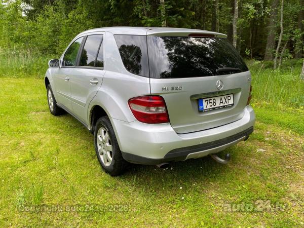 Pelēks Mercedes-Benz M-Class 2005 Tallina, ar dzinēja tilpumu 3.00 L un nobraukumu 476 tūkst. km par 2300 €, foto 3 vietnē AUTOMOTO.COM.LV