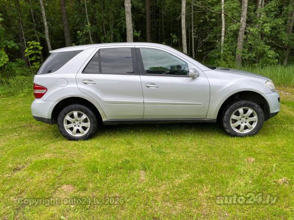 Pelēks Mercedes-Benz M-Class 2005 Tallina, ar dzinēja tilpumu 3.00 L un nobraukumu 476 tūkst. km par 2300 €, foto 5 vietnē AUTOMOTO.COM.LV