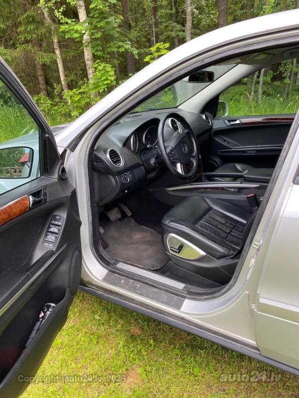 Pelēks Mercedes-Benz M-Class 2005 Tallina, ar dzinēja tilpumu 3.00 L un nobraukumu 476 tūkst. km par 2300 €, foto 7 vietnē AUTOMOTO.COM.LV