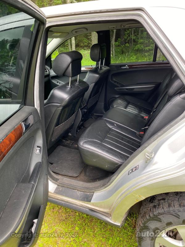 Pelēks Mercedes-Benz M-Class 2005 Tallina, ar dzinēja tilpumu 3.00 L un nobraukumu 476 tūkst. km par 2300 €, foto 8 vietnē AUTOMOTO.COM.LV